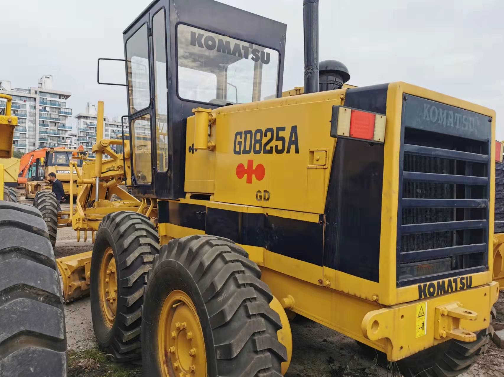 Unlock the Power of Heavy-Duty Construction with the KOMATSU GD825A ...