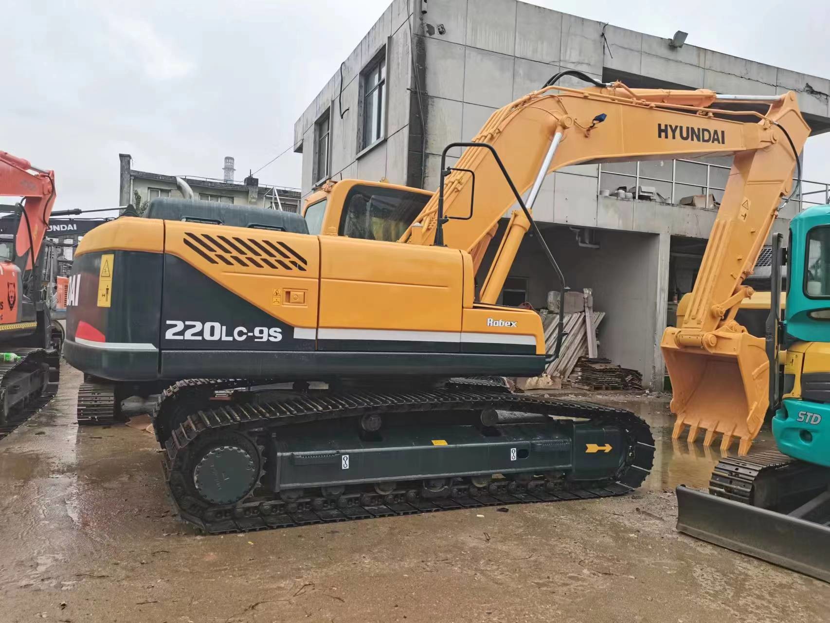 Used Hyundai 220LC-9s excavator for sale